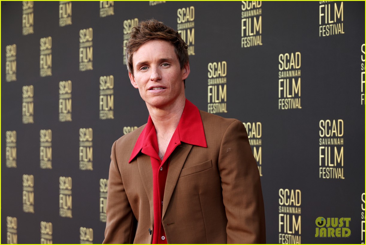 Eddie Redmayne Credits His Parents For Being The Secret To His Success ...