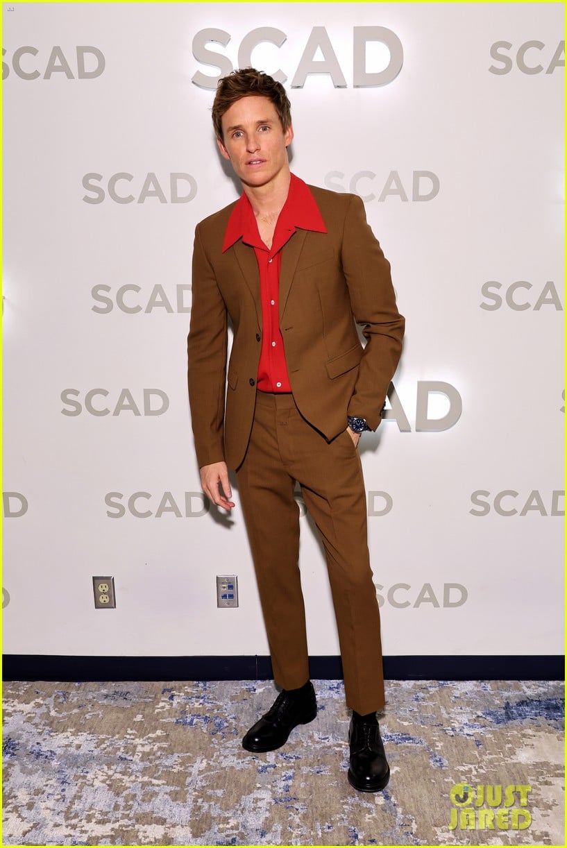 Eddie Redmayne Credits His Parents For Being The Secret To His Success ...