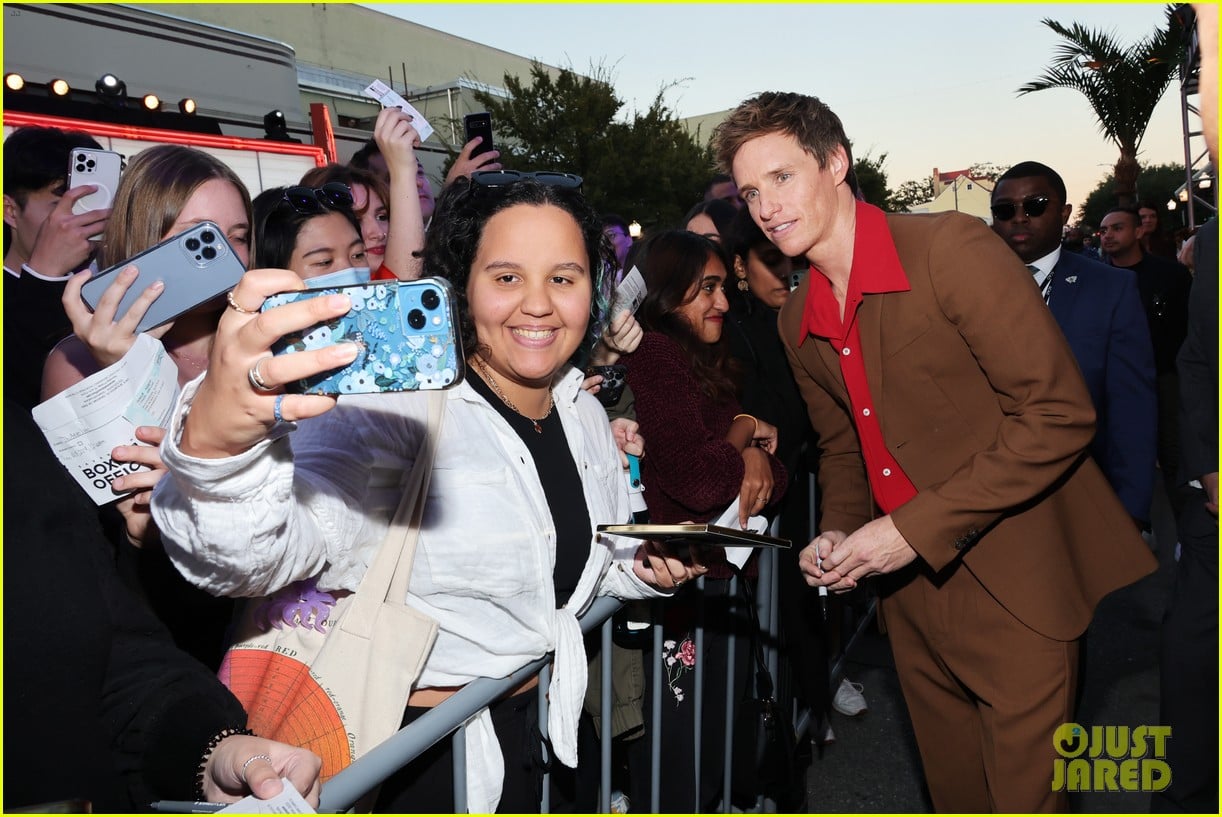 Eddie Redmayne Credits His Parents For Being The Secret To His Success ...