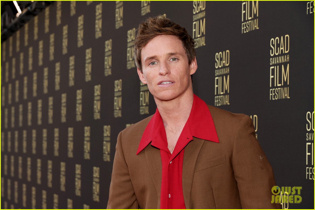 Eddie Redmayne Credits His Parents For Being The Secret To His Success ...