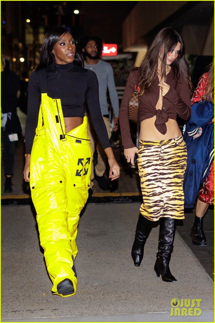 Emily Ratajkowski Heads to 'Saturday Night Live' After-Party with Ziwe ...