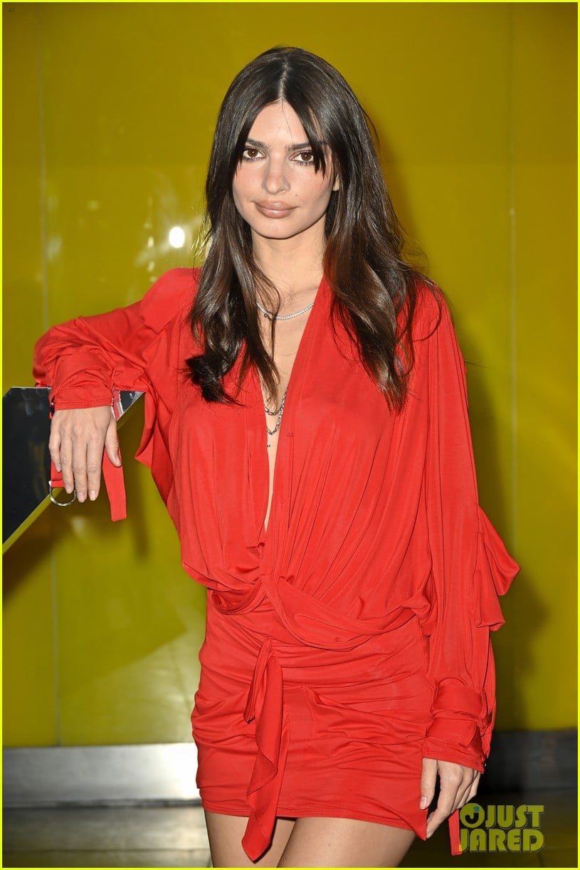 Emily Ratajkowski Wears Red From Head To Toe In Paris: Photo 4843050 ...