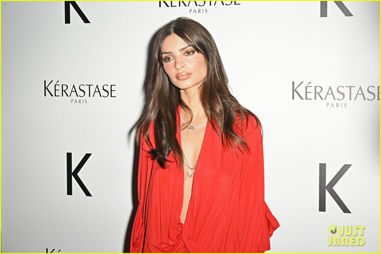 Emily Ratajkowski Wears Red From Head To Toe In Paris: Photo 4843052 ...