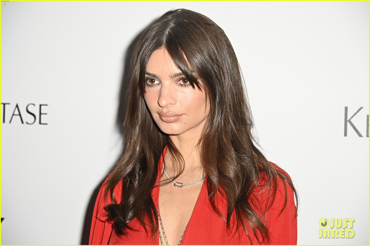 Emily Ratajkowski Wears Red From Head To Toe In Paris: Photo 4843057 ...