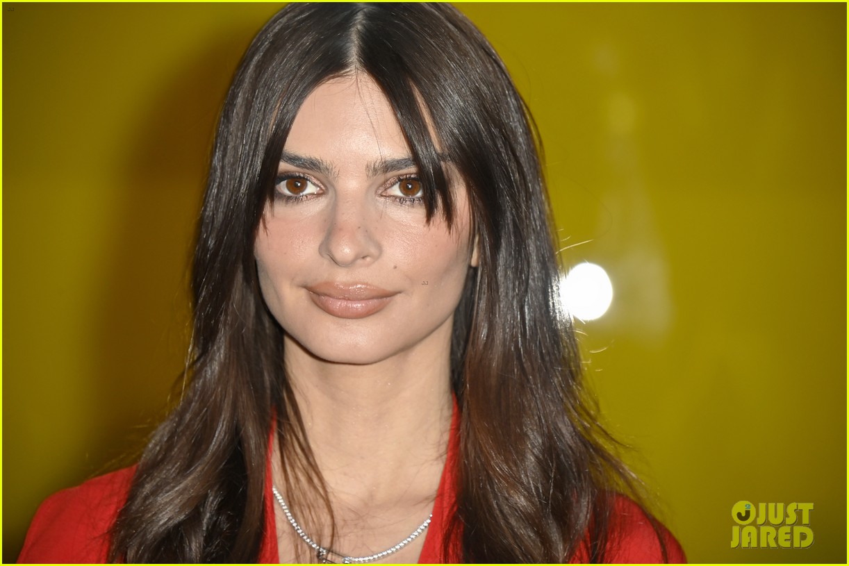 Emily Ratajkowski Wears Red From Head To Toe In Paris: Photo 4843058 ...