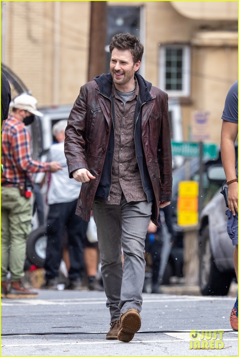 Chris Evans Gets Ready for Work on 'Red One' Set: Photo 4837802 | Chris ...