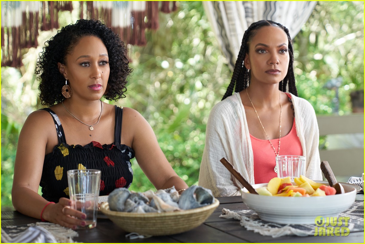 Tamera Mowry-Housley Strengthens Her Friendship With Krystal Joy Brown & Lyndie Greenwood in ...