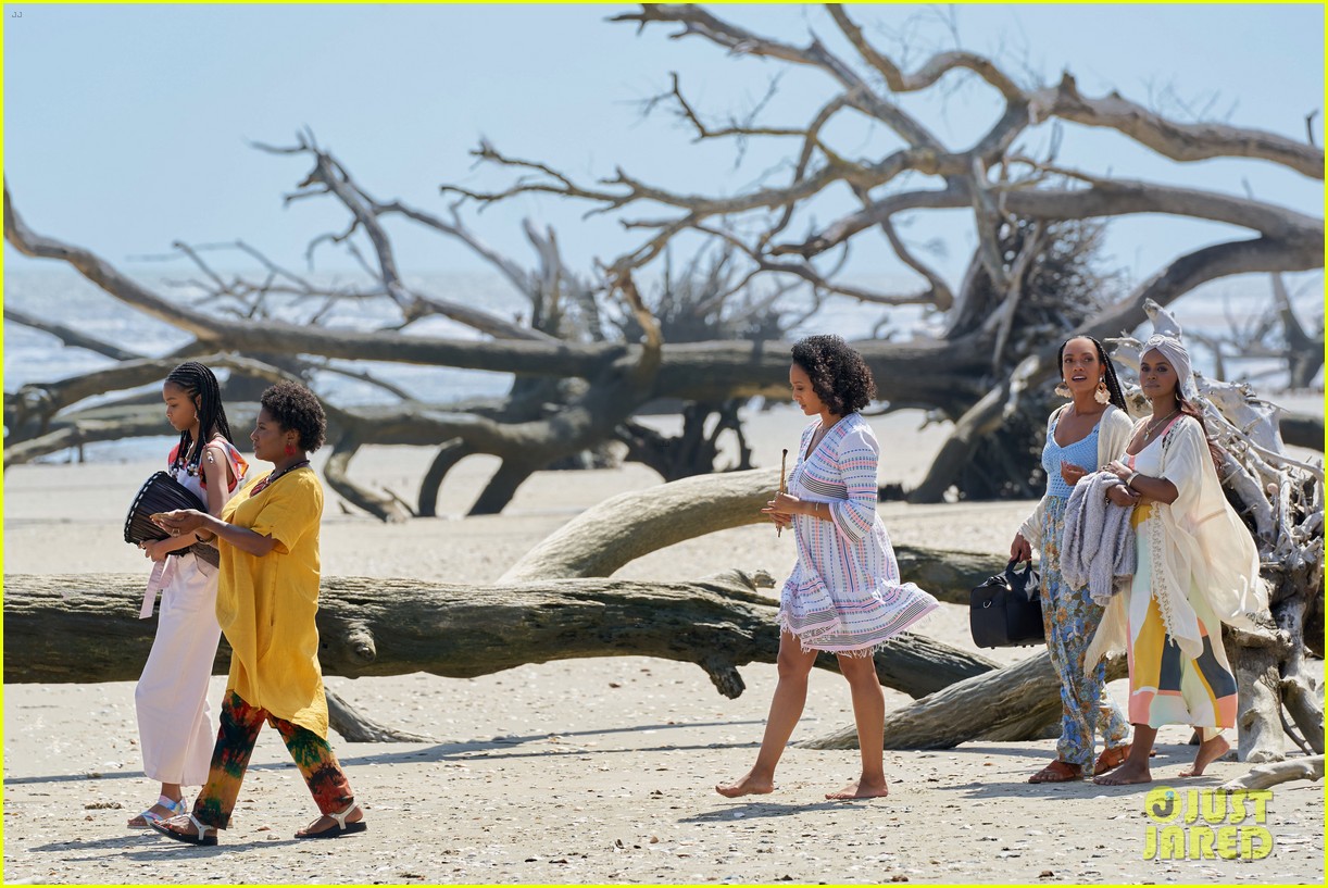 Tamera Mowry-Housley Strengthens Her Friendship With Krystal Joy Brown ...