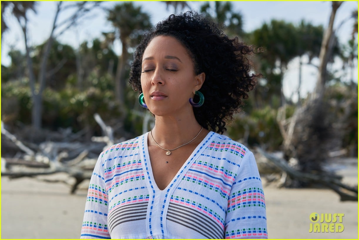 Tamera Mowry-Housley Strengthens Her Friendship With Krystal Joy Brown & Lyndie Greenwood in ...