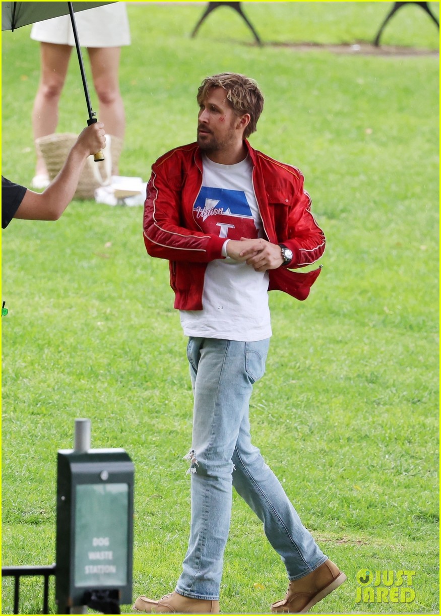 Photo: ryan gosling stephanie hsu dogs tangle fall guy set 99 | Photo ...