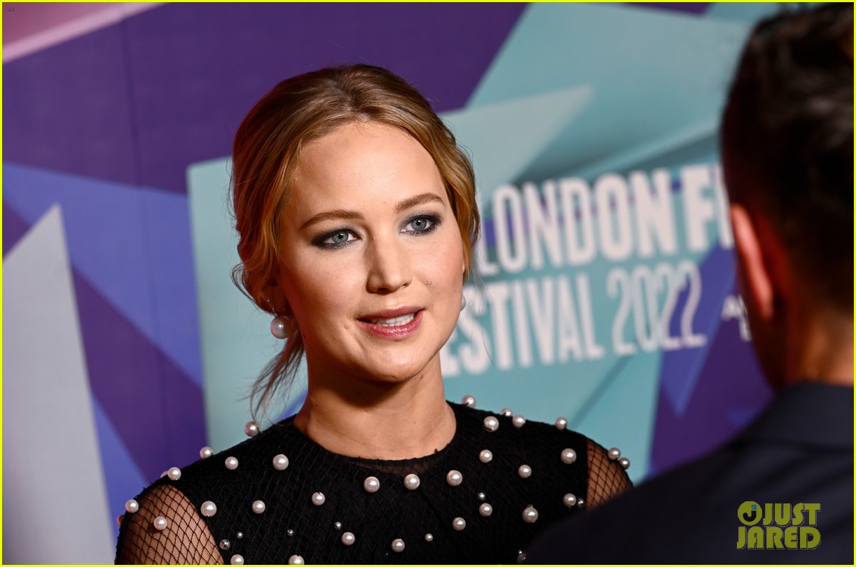 Jennifer Lawrence Drapes Herself In Pearls For 'Causeway' Premiere ...