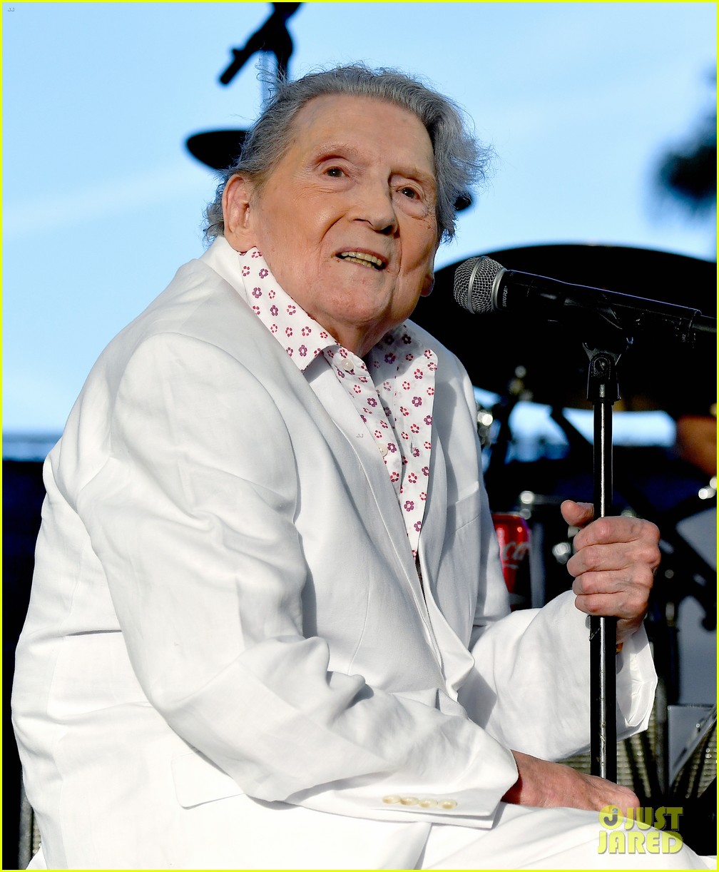 Jerry Lee Lewis Dead - 'Great Balls of Fire' Singer Passes Away at 87 ...
