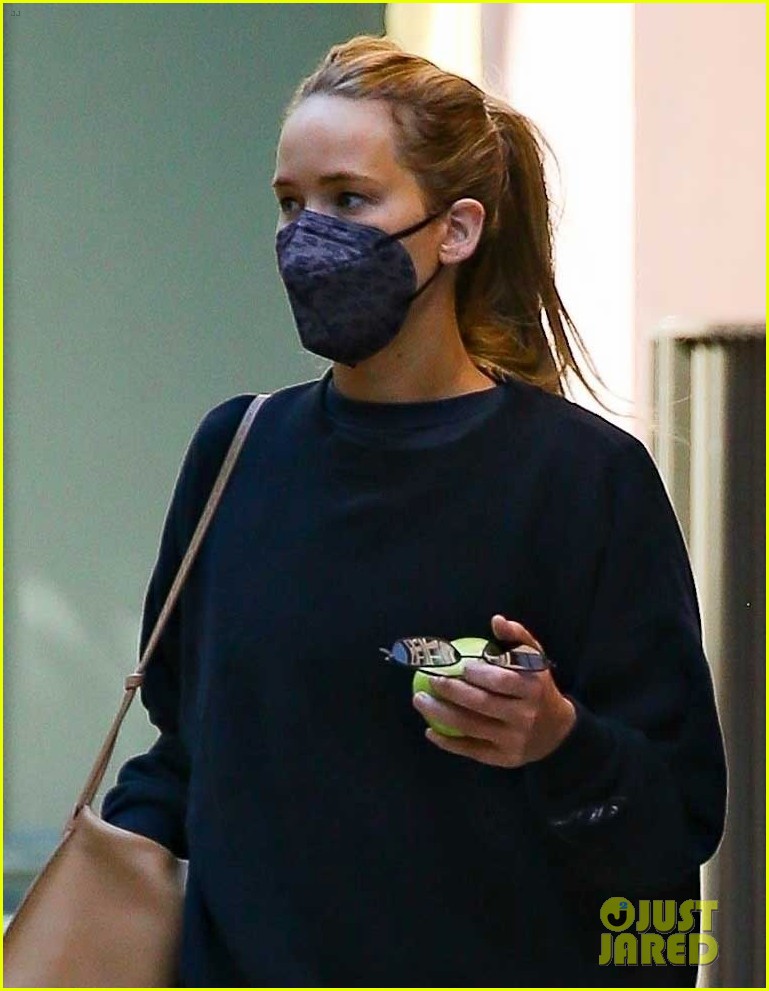 Jennifer Lawrence Steps Out in NYC After Release of 'Causeway' Trailer ...