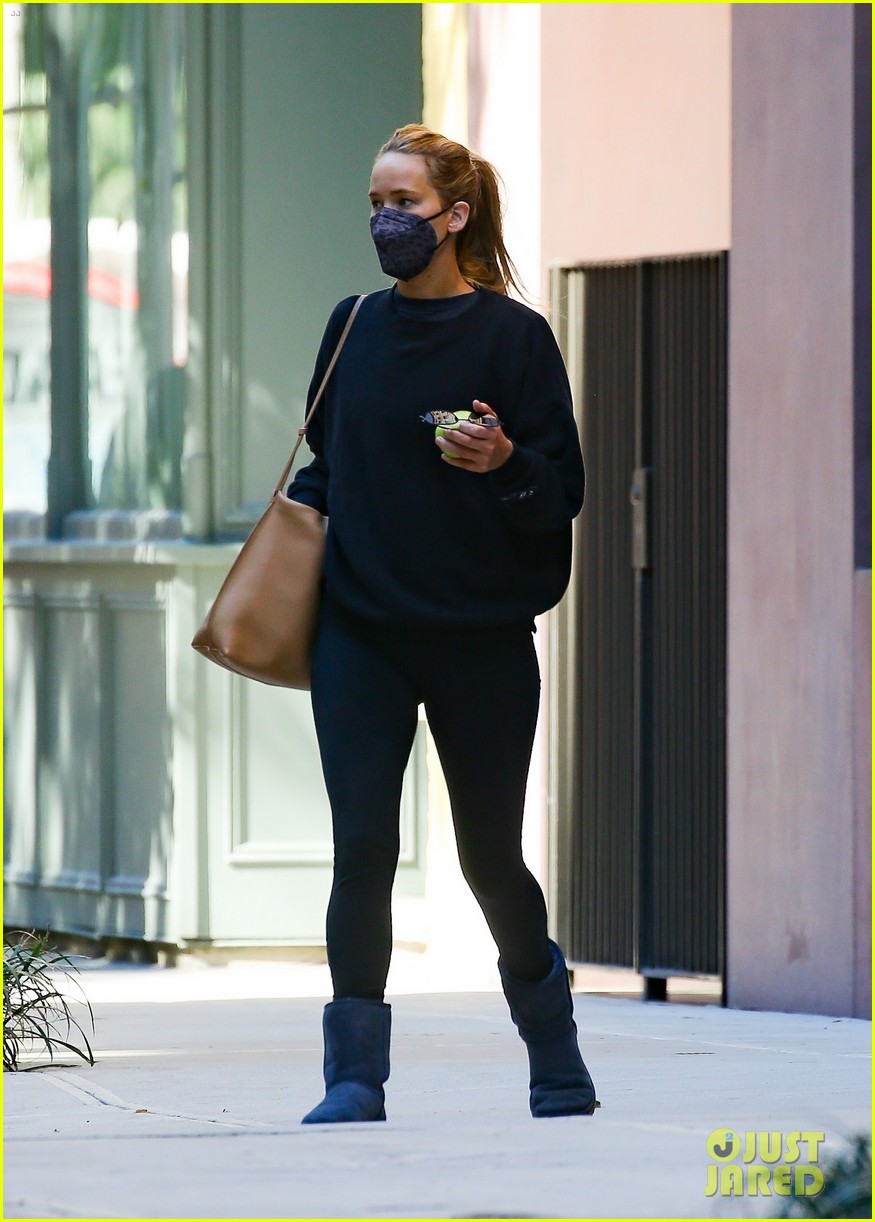 Jennifer Lawrence Steps Out in NYC After Release of 'Causeway' Trailer ...