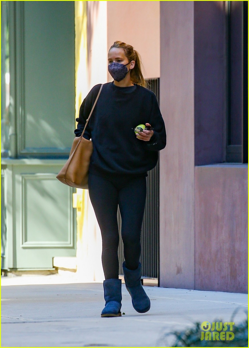 Jennifer Lawrence Steps Out in NYC After Release of 'Causeway' Trailer ...