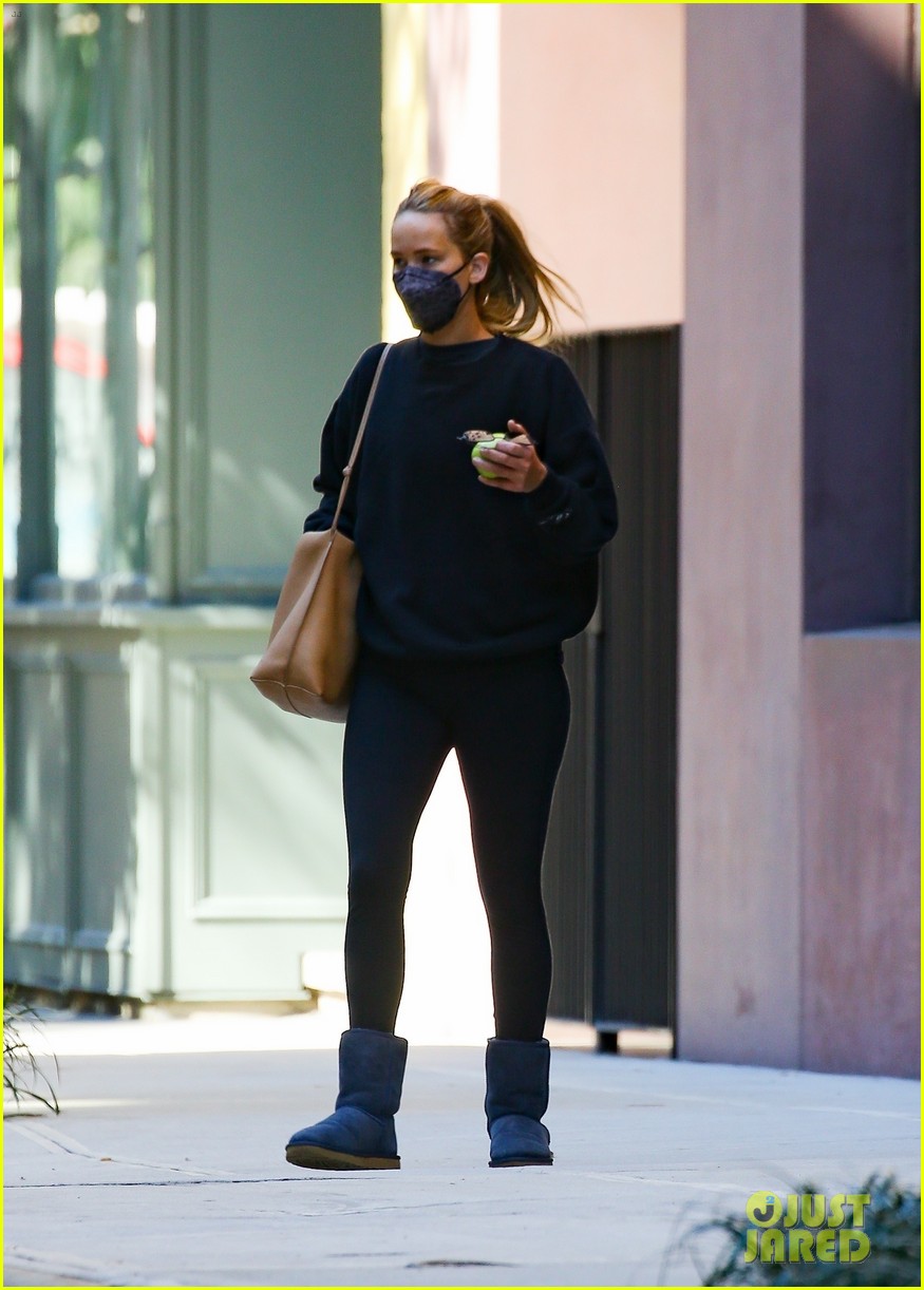 Jennifer Lawrence Steps Out in NYC After Release of 'Causeway' Trailer ...