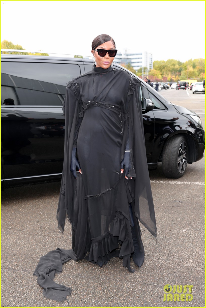 Kanye West Brings His Kids to Balenciaga Fashion Show, Walks Muddy ...