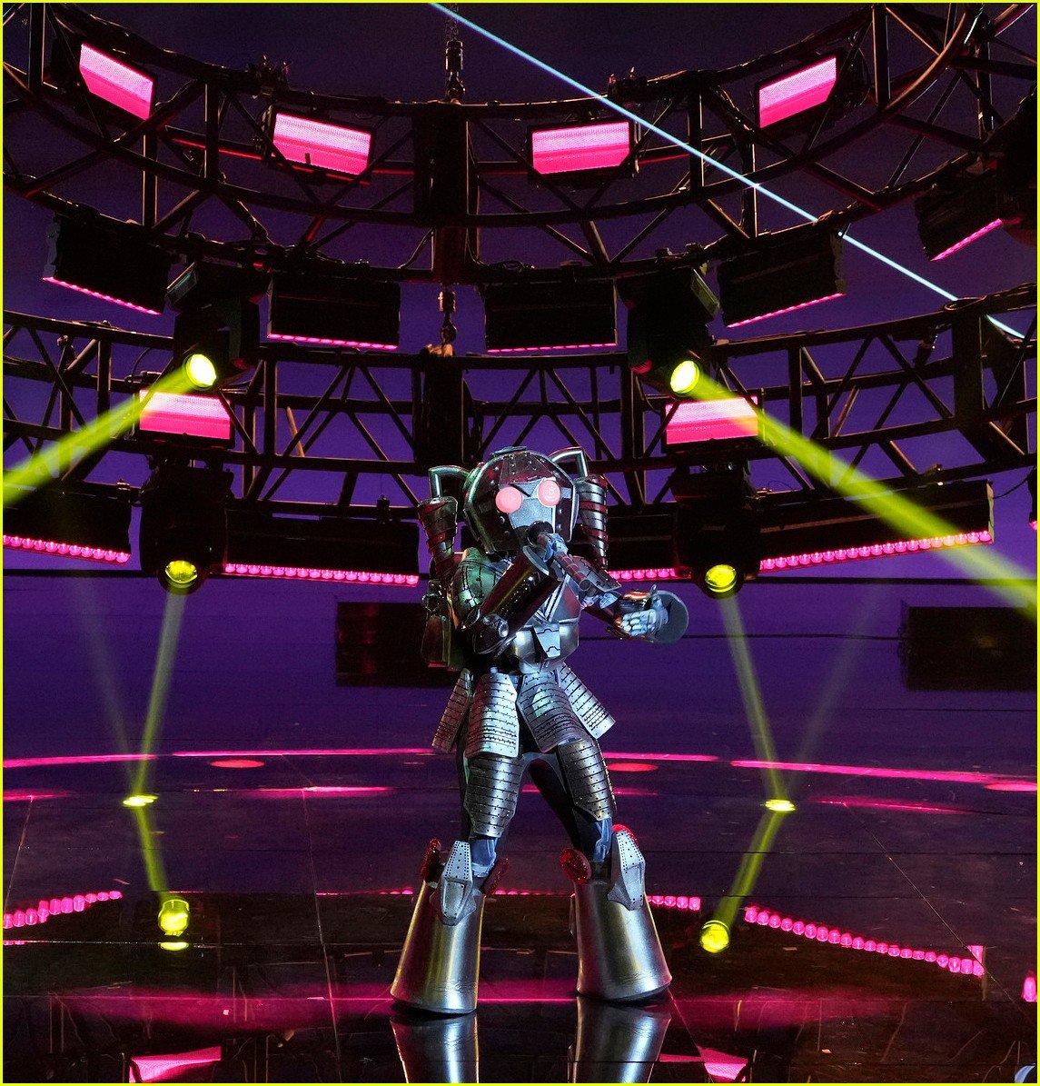 Who is Robo Girl on 'The Masked Singer' Season 8? Clues, Guesses ...
