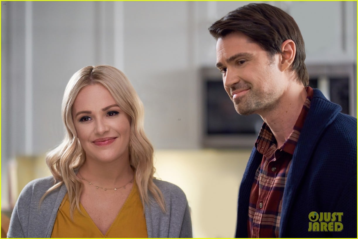 Natalie Hall Reunites With Corey Sevier For 'Noel Next Door'; Kicking ...
