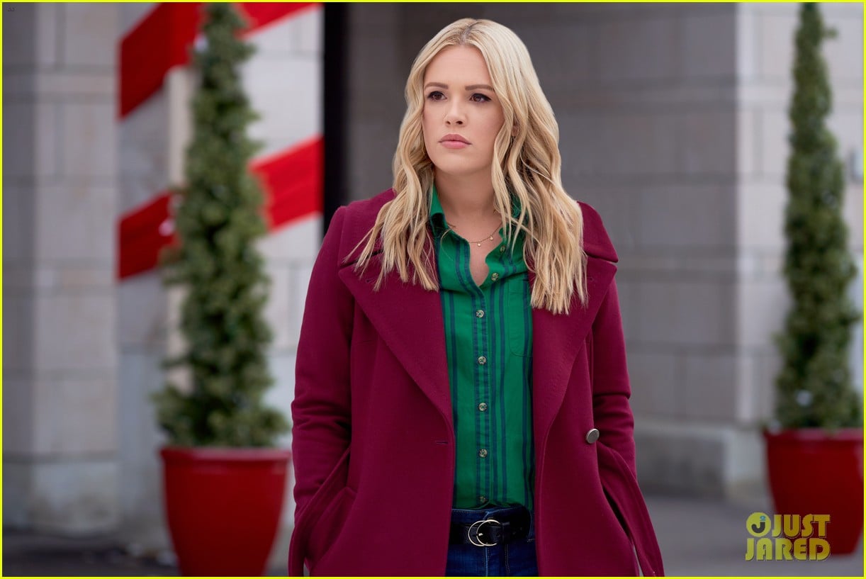 Natalie Hall Reunites With Corey Sevier For 'Noel Next Door'; Kicking ...