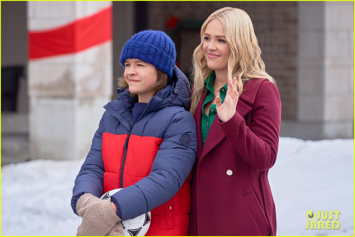 Natalie Hall Reunites With Corey Sevier For 'Noel Next Door'; Kicking ...