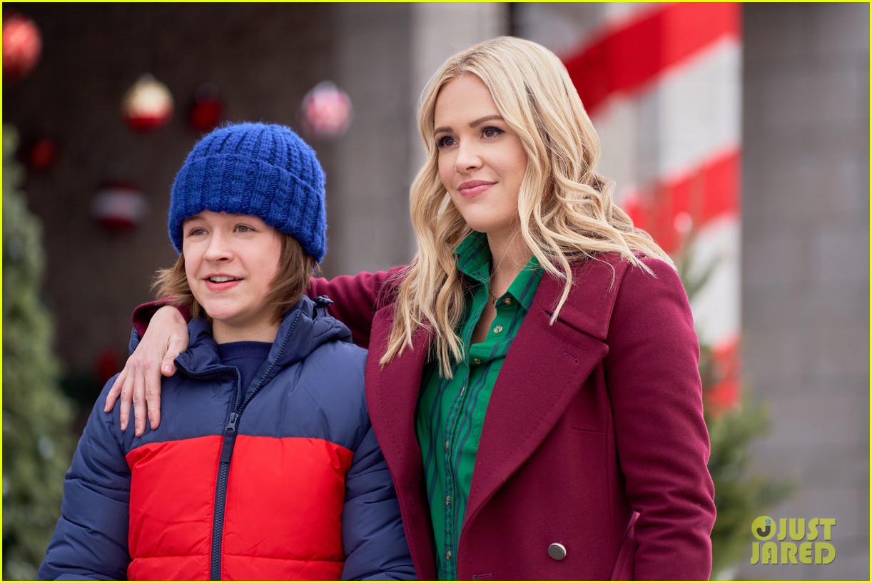 Natalie Hall Reunites With Corey Sevier For 'Noel Next Door'; Kicking ...