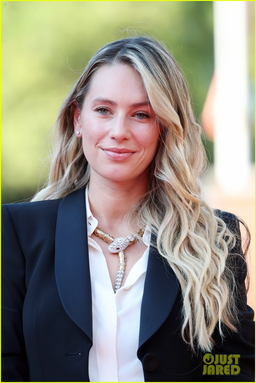 Hopper & Dylan Penn Share Fun Brother-Sister Moment at 'Signs Of Love ...