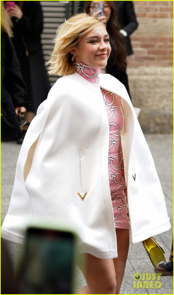 Florence Pugh Goes Retro In A Pink Patterned Dress For Valentino's ...