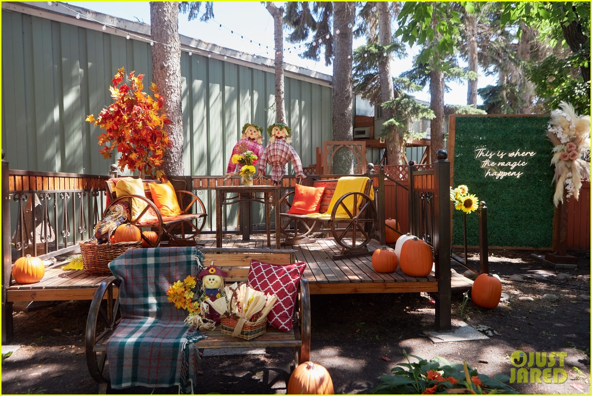 Hallmark's New 'Pumpkin Everything' Movie Celebrates All Things Fall ...