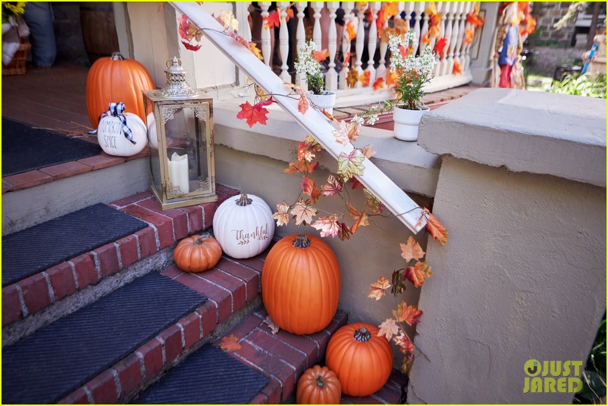 Hallmark's New 'Pumpkin Everything' Movie Celebrates All Things Fall ...