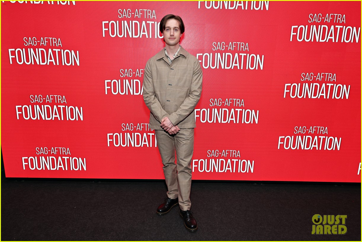 'Lord of the Rings: The Rings of Power' Cast Unveils Season 1 Finale ...