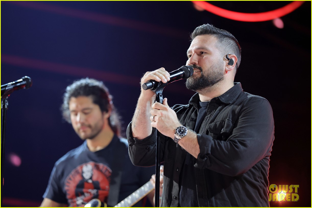 Dan + Shay's Shay Mooney Explains How He Lost 50 Pounds in Five Months ...