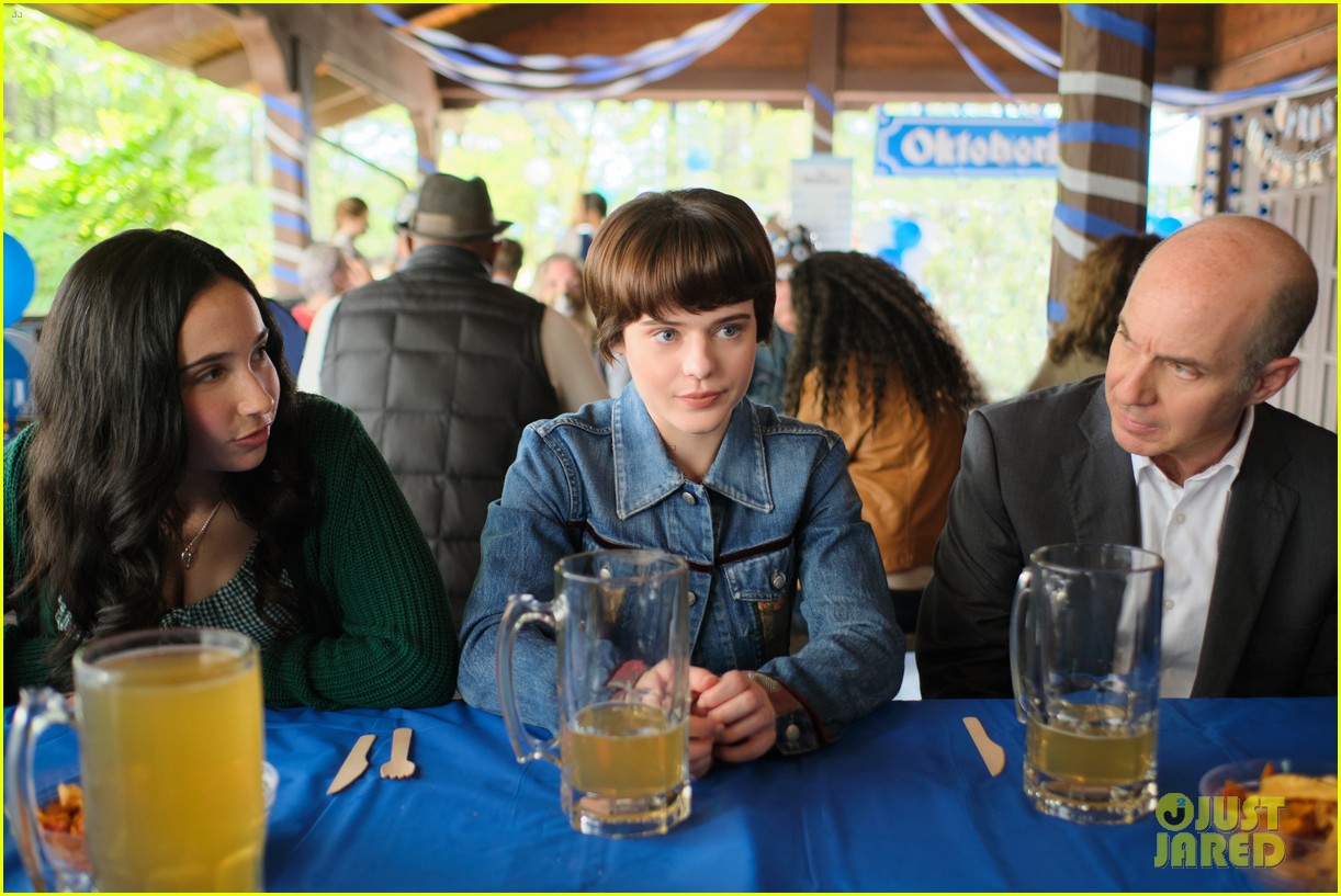 Teri Hatcher Talks Her New Hallmark Movie 'Mid-Love Crisis' With James ...