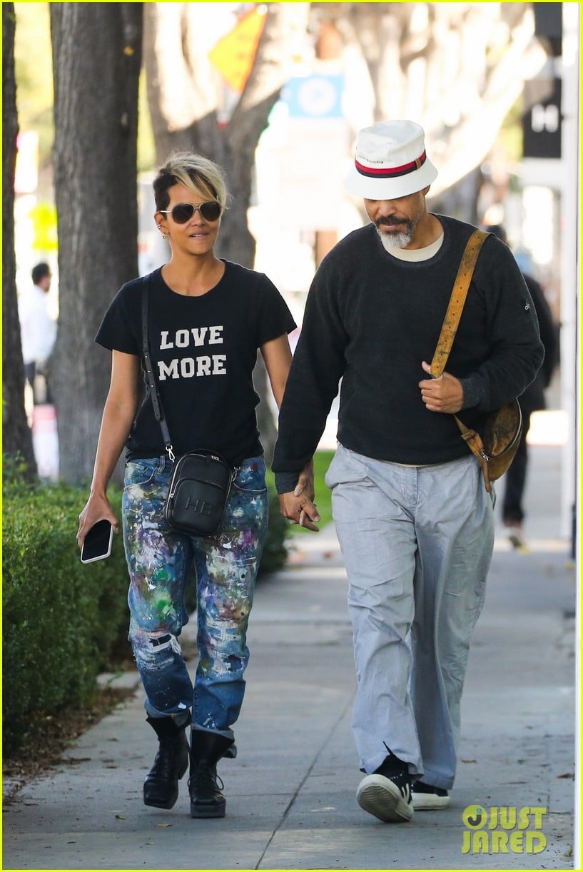 Halle Berry & Boyfriend Van Hunt Hold Hands While Out Furniture ...