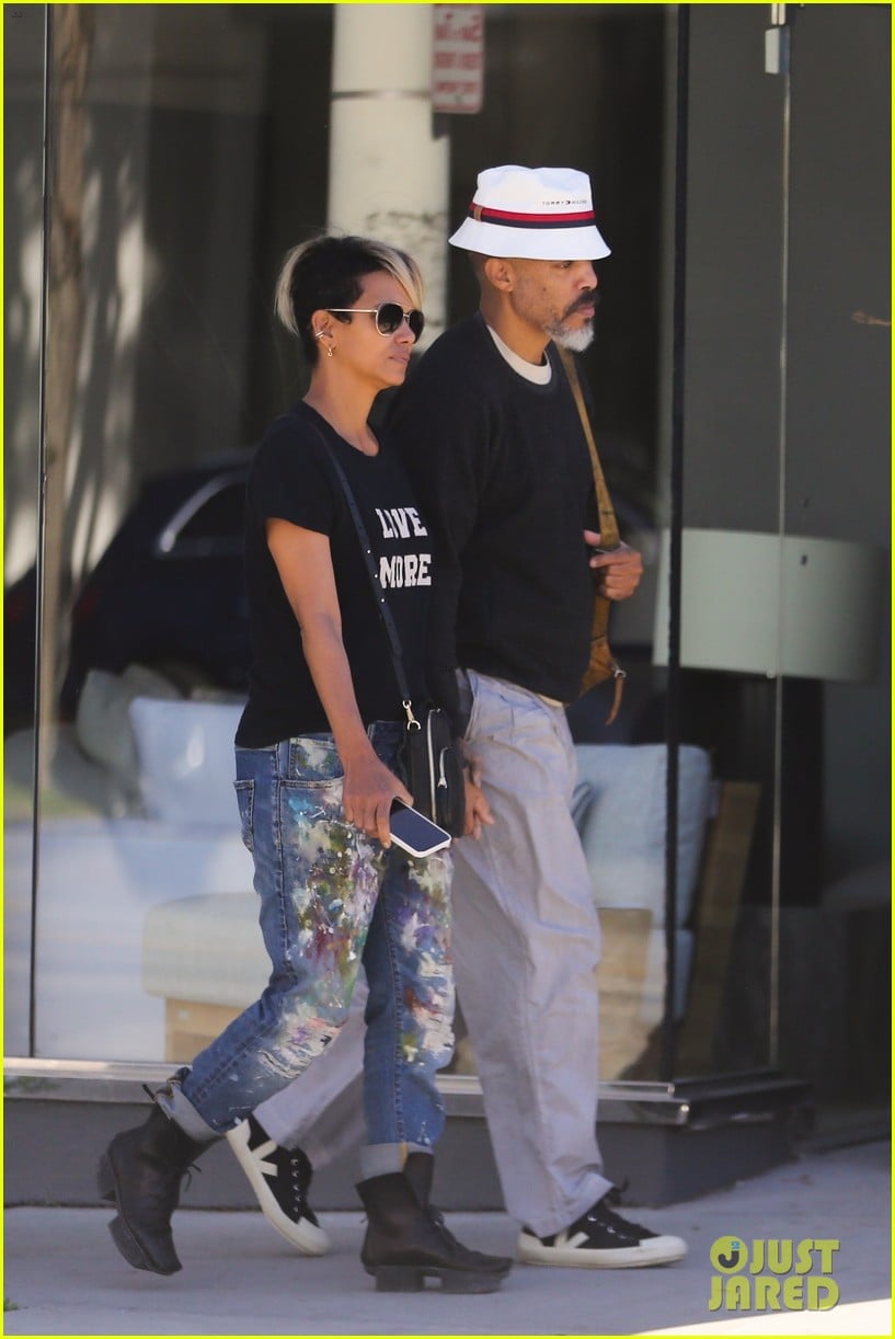 Halle Berry & Boyfriend Van Hunt Hold Hands While Out Furniture ...