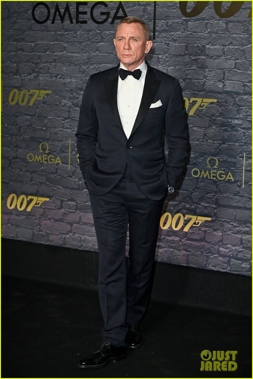 Daniel Craig Looks Sharp While Arriving at 60 Years of James Bond Event ...