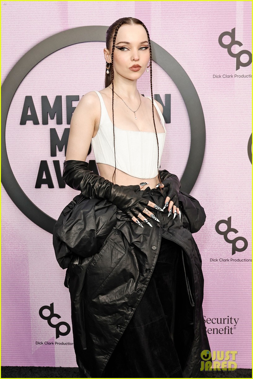New Artist of the Year Nominee Dove Cameron Shows Off Her Nail Art at ...