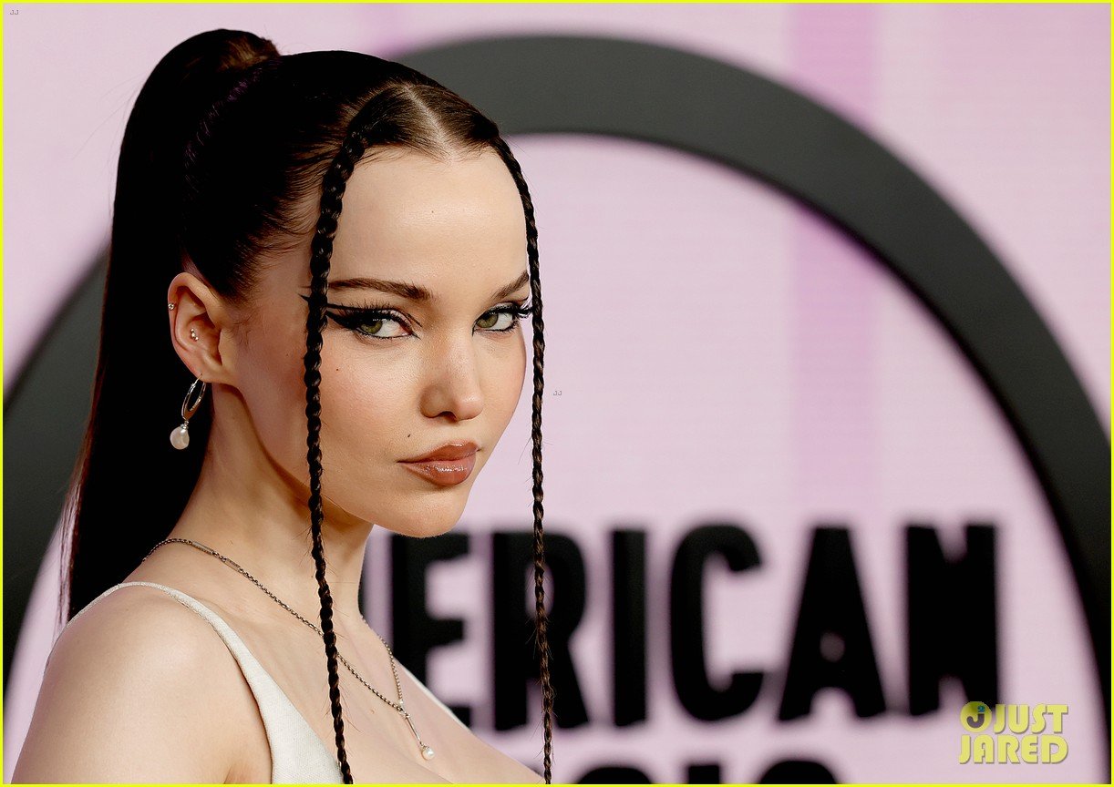 New Artist of the Year Nominee Dove Cameron Shows Off Her Nail Art at ...