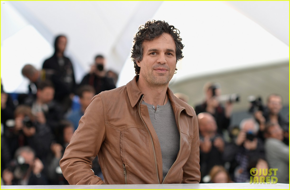 Mark Ruffalo Calls For Elon Musk to 'Get Off Twitter,' Sides With ...