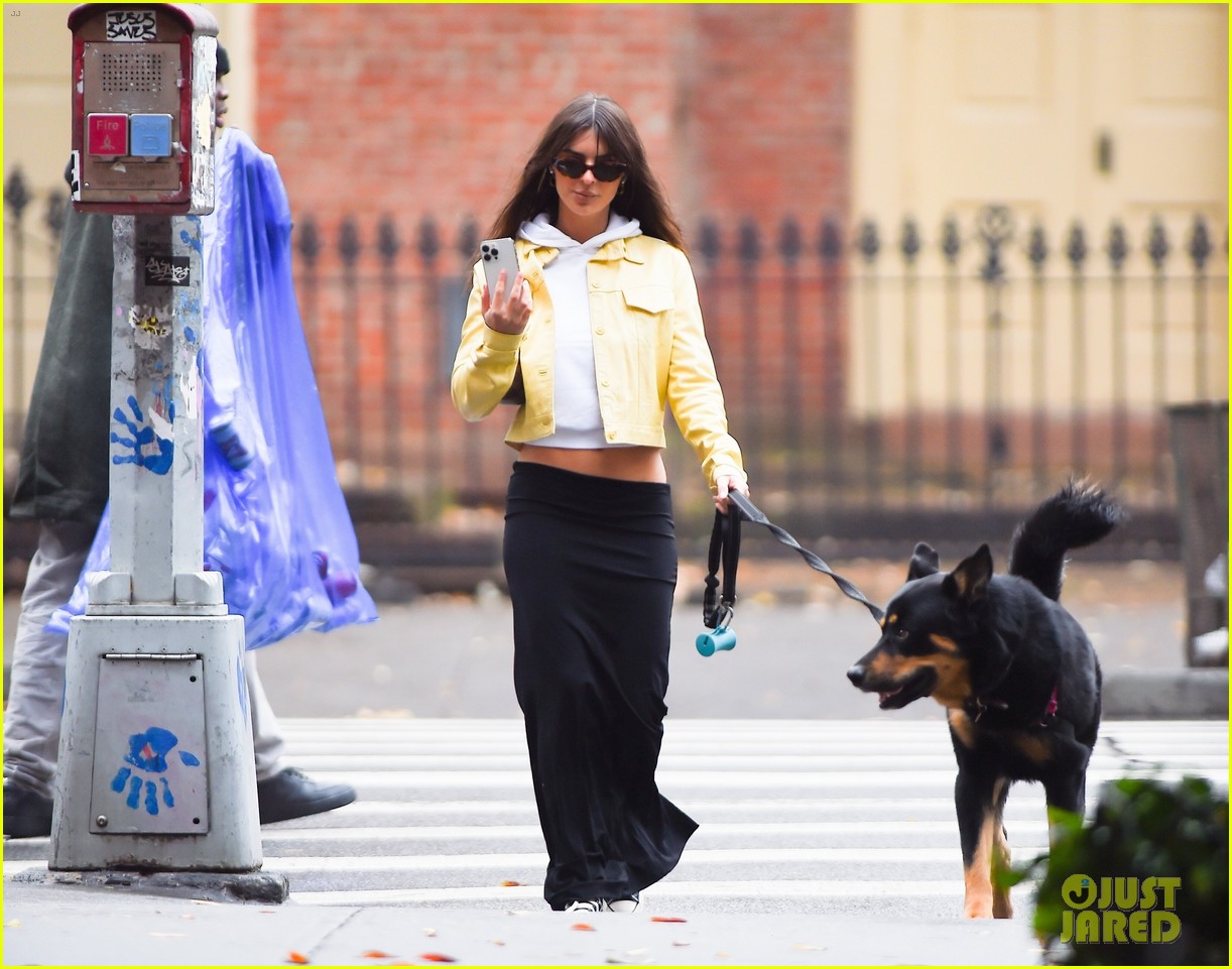 Emily Ratajkowski Goes for Afternoon Walk After Reportedly Spending ...