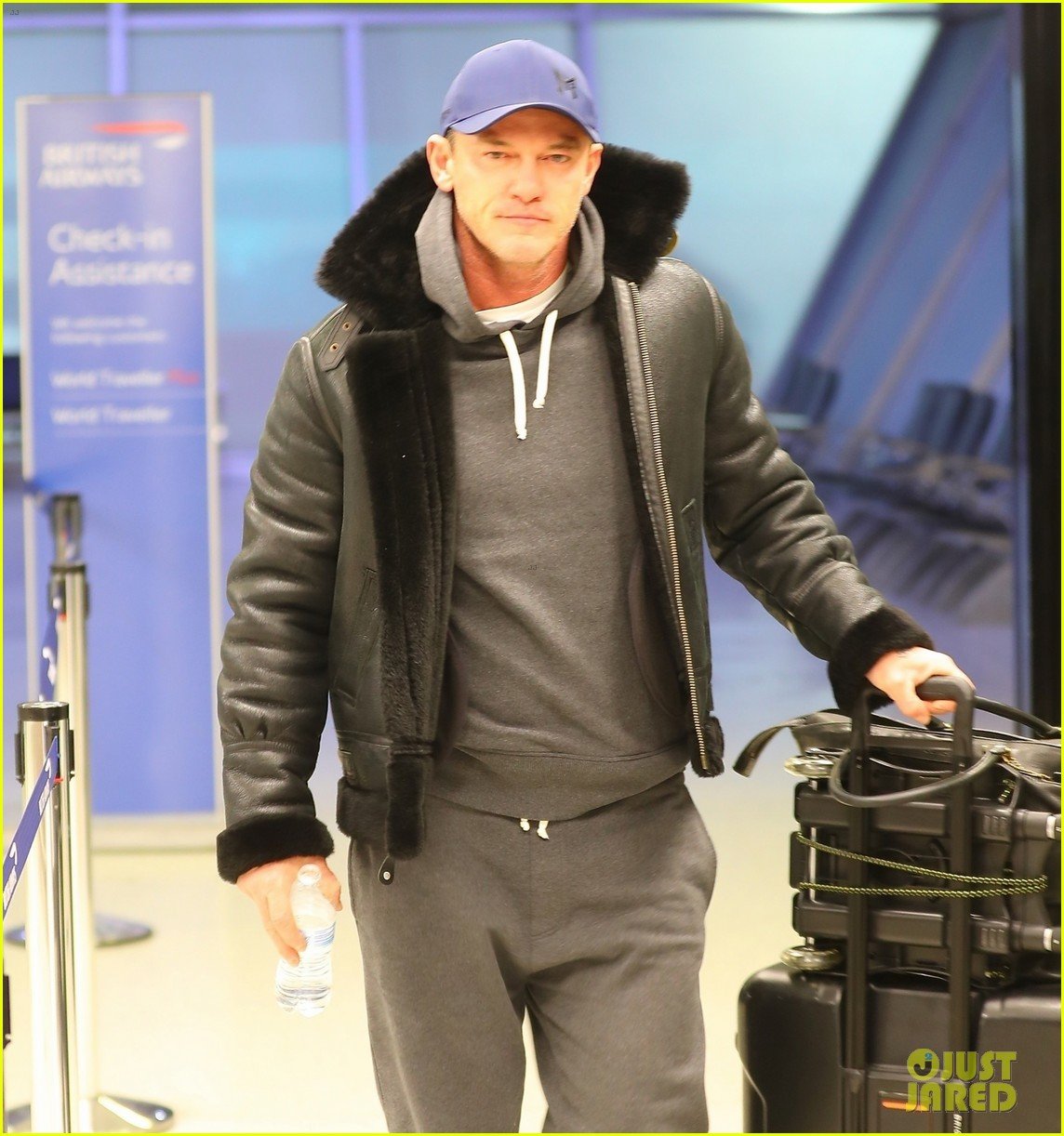 Photo: luke evans jfk 04 | Photo 4859978 | Just Jared: Entertainment News