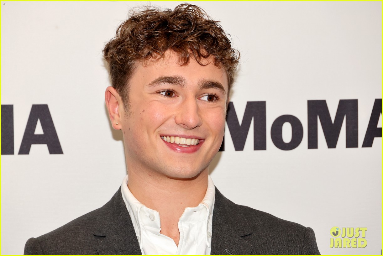 Michelle Williams & Gabriel LaBelle Join Their Co-Stars at 'The ...