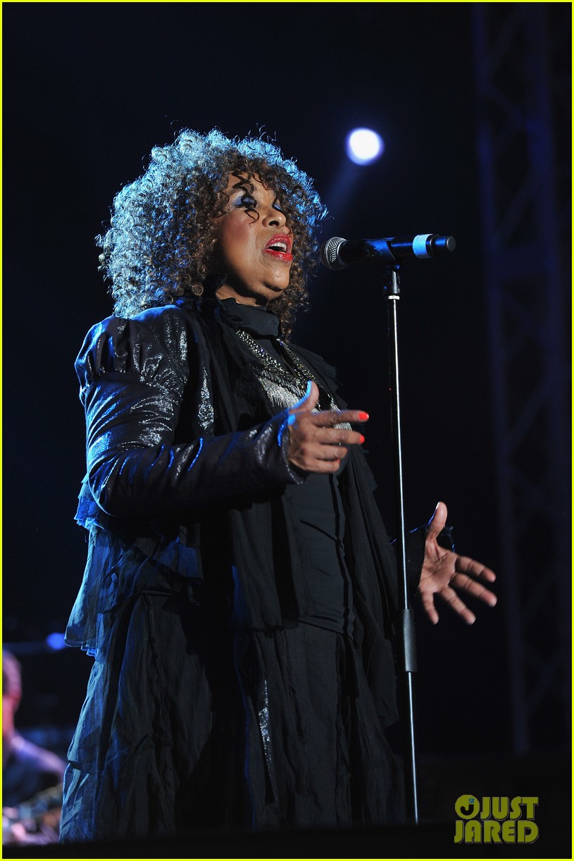 'Killing Me Softly' Singer Roberta Flack Can't Sing Anymore Due To ALS ...