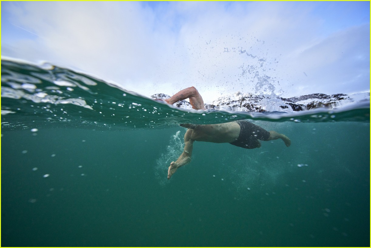 Every Photo of Chris Hemsworth Going Shirtless in His New National ...