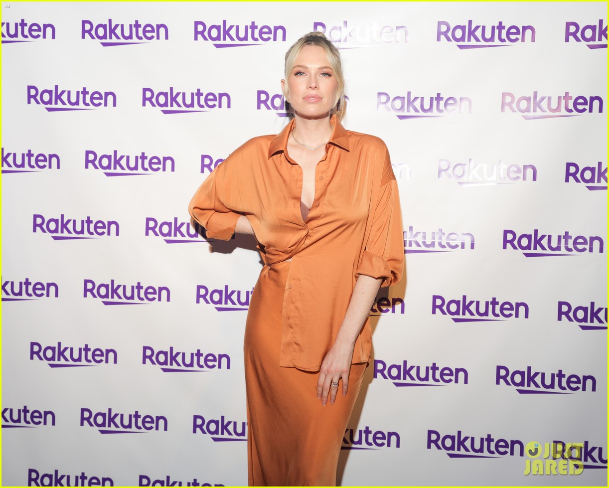 Kate Hudson Changed Outfits In the Middle of an Event to Support ...