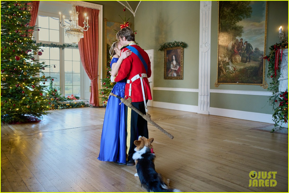 Hunter King Says She Cried Happy Tears While Working On Hallmark's 'A ...