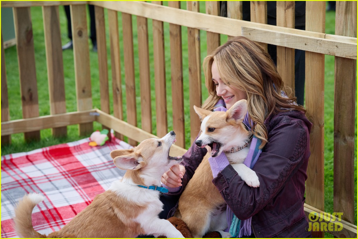 Hunter King Says She Cried Happy Tears While Working On Hallmark's 'A ...