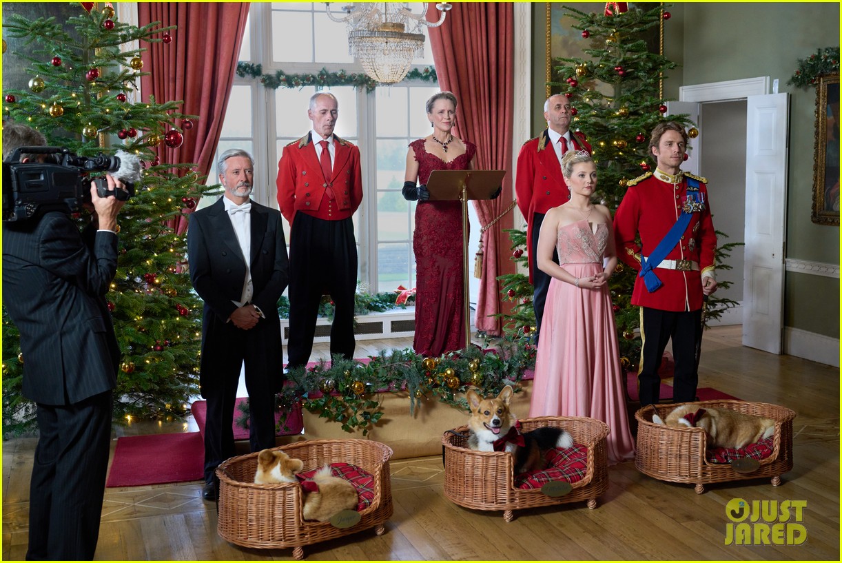 Hunter King Says She Cried Happy Tears While Working On Hallmark's 'A ...