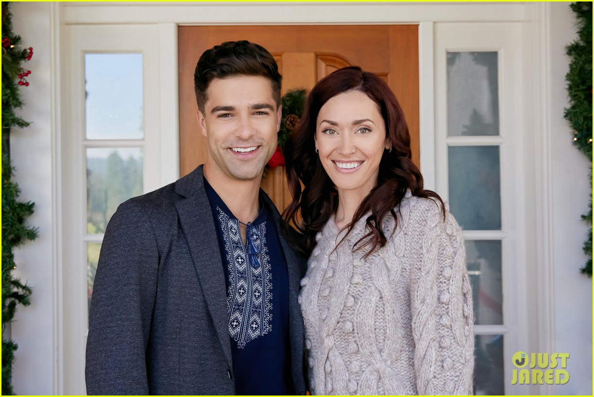 Beau Bridges & Sarah Power Go On A Treasure Hunt in Hallmark's 'Our ...