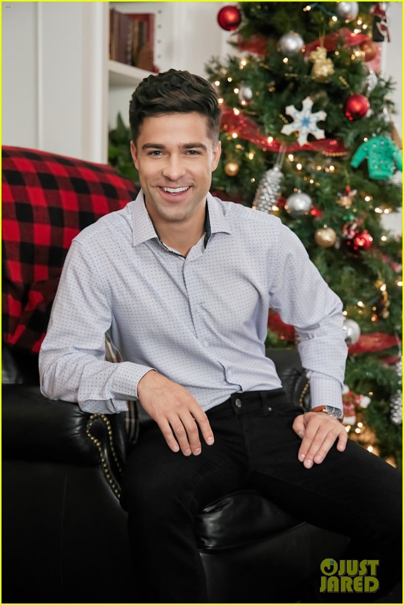 Beau Bridges & Sarah Power Go On A Treasure Hunt in Hallmark's 'Our ...